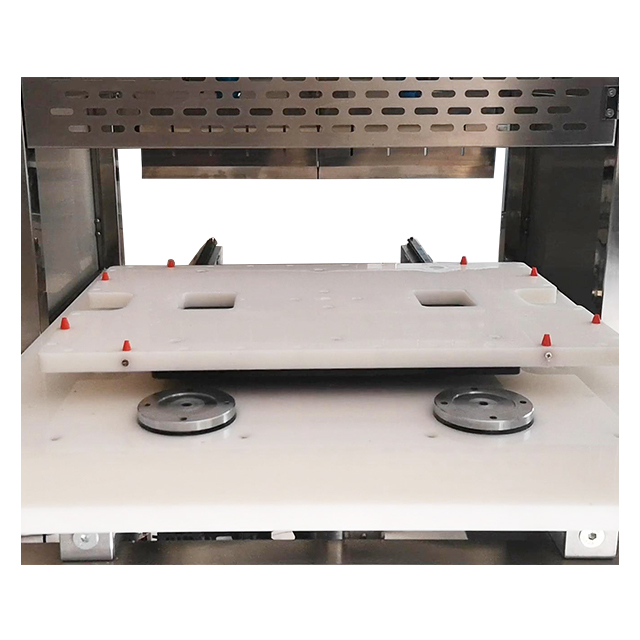 Efficient twin blades ultrasonic cake cutting machine